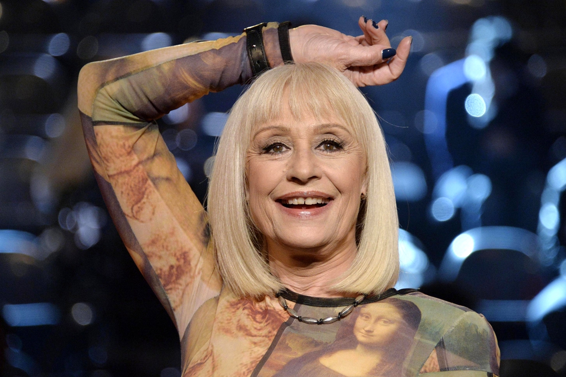 Italiaanse zangeres en tv-figuur Raffaella Carrà overleden - Gazet van ...