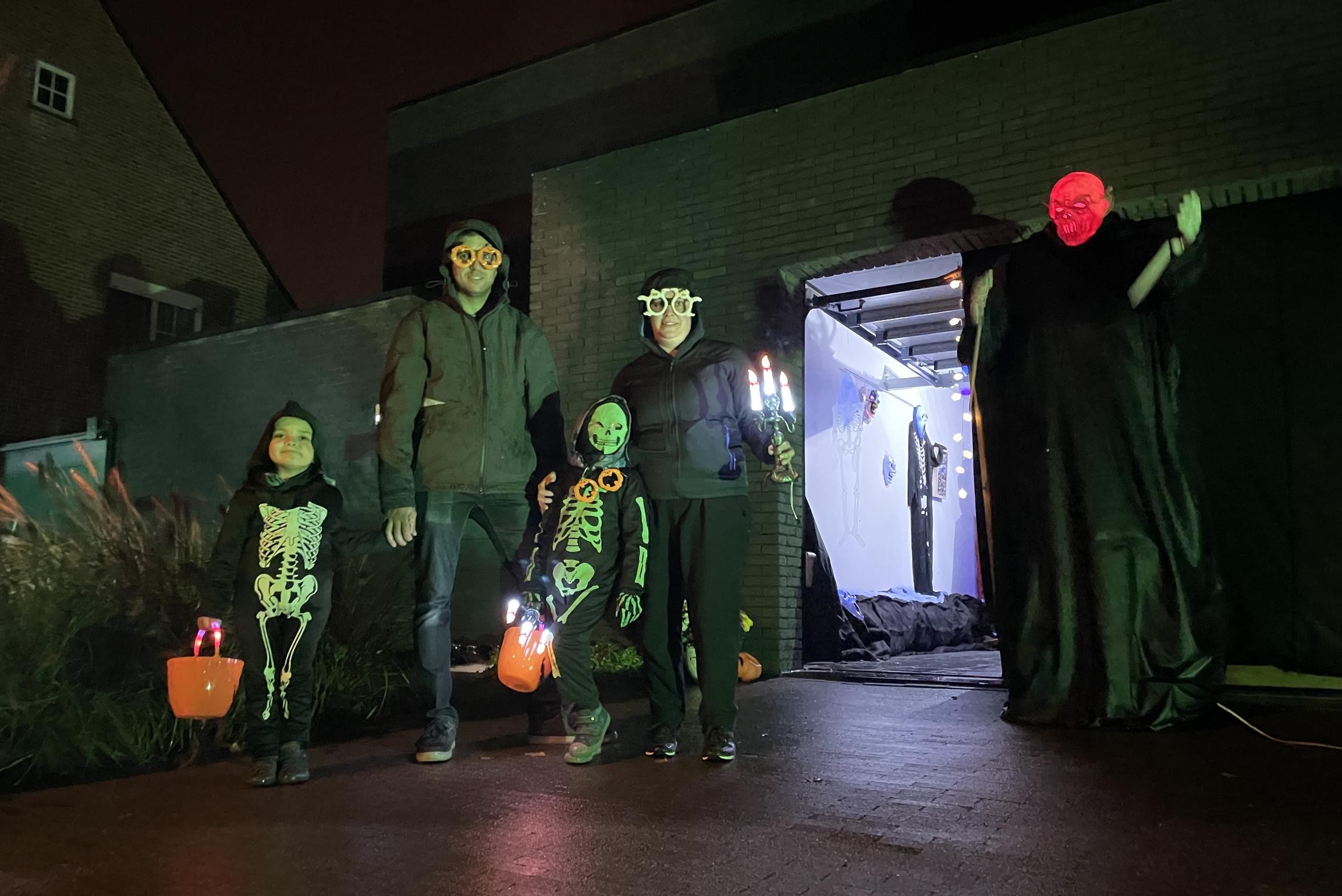 Regen schrikt jonge griezels niet af in Heist-op-den-Berg: “Trick-or ...