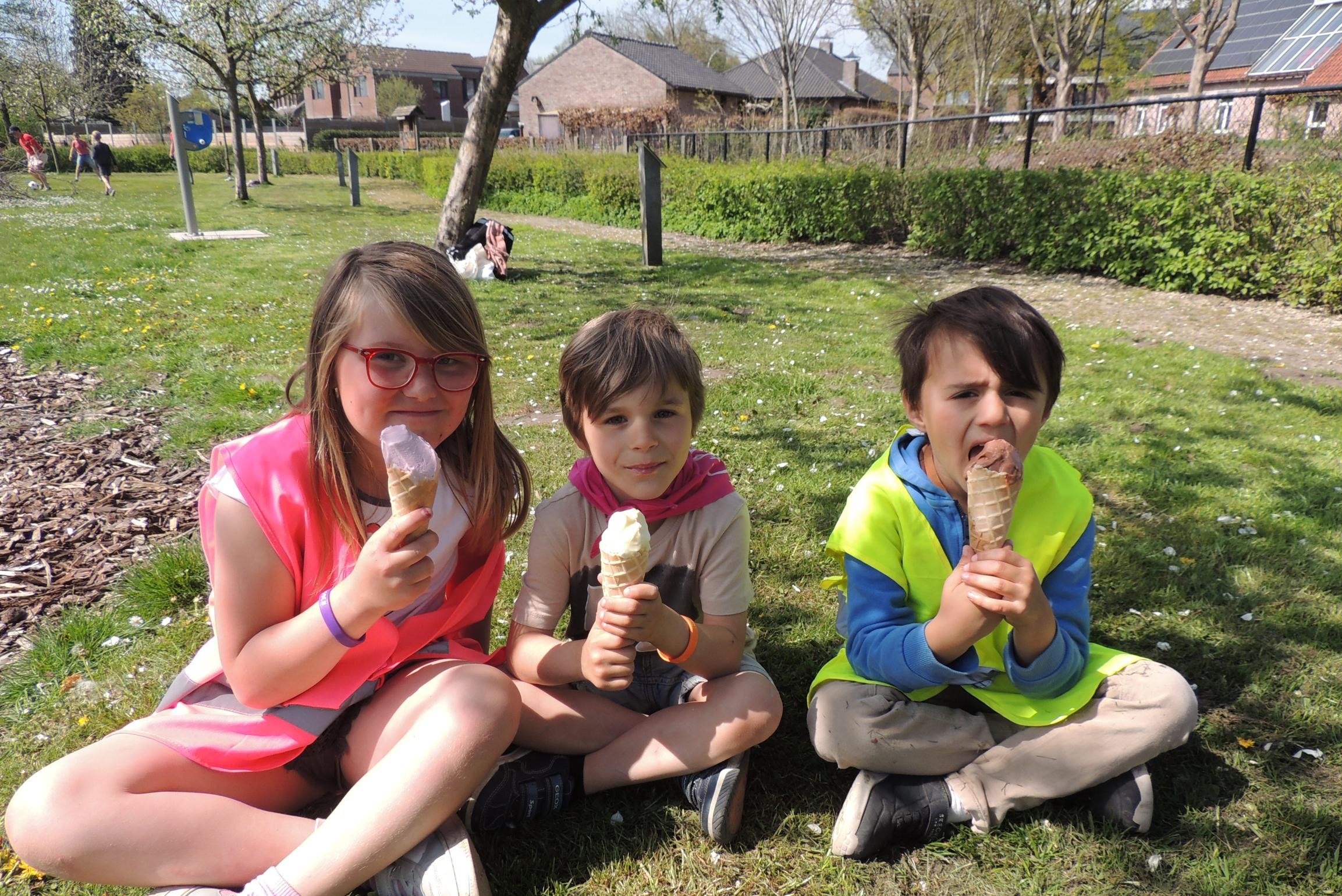 Even verpozen met een ijsje tijdens de buitenspeldag (Wuustwezel) | Gazet van Antwerpen