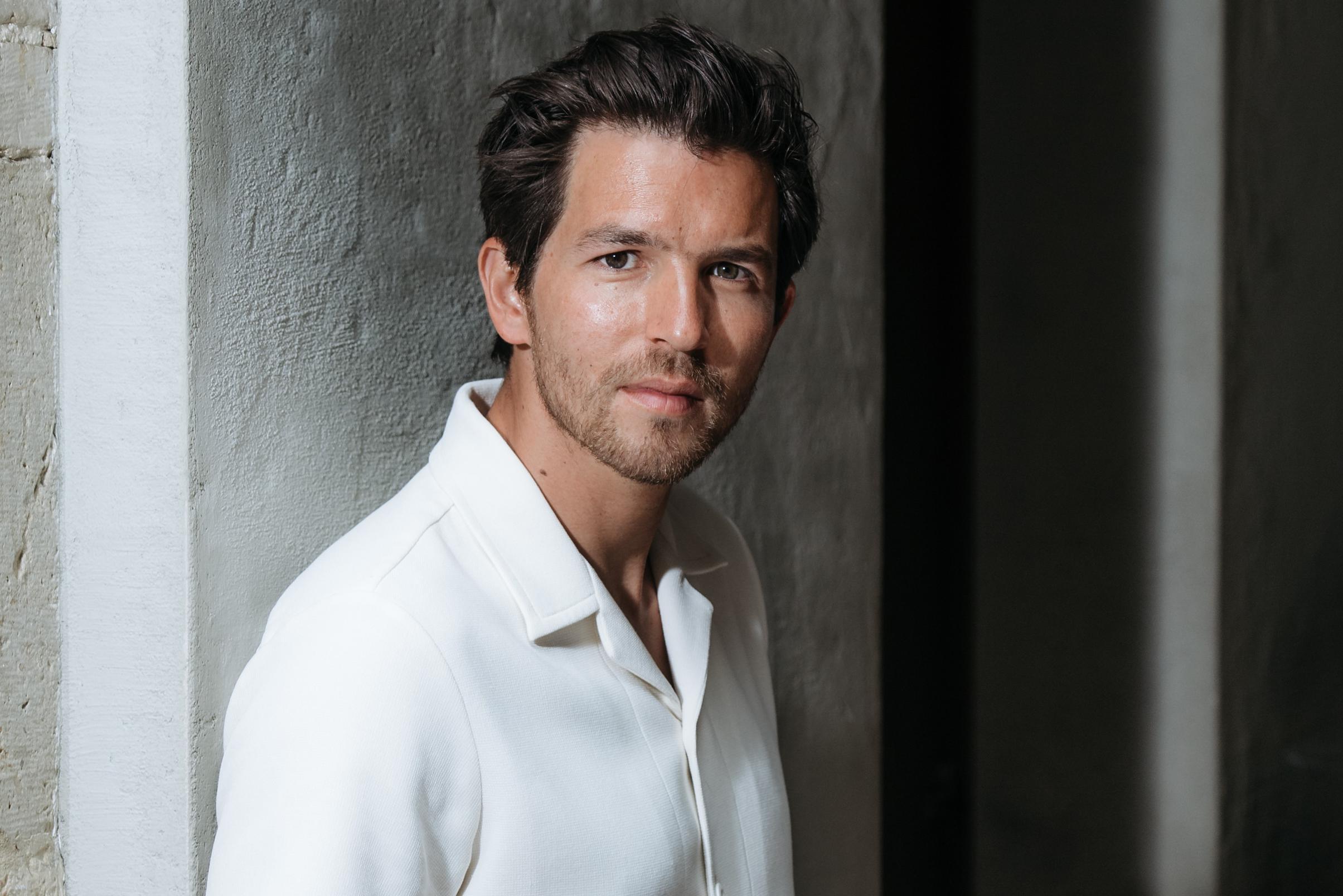 Matteo Simoni ging door periode van feesten en drugs na dood van broer ...