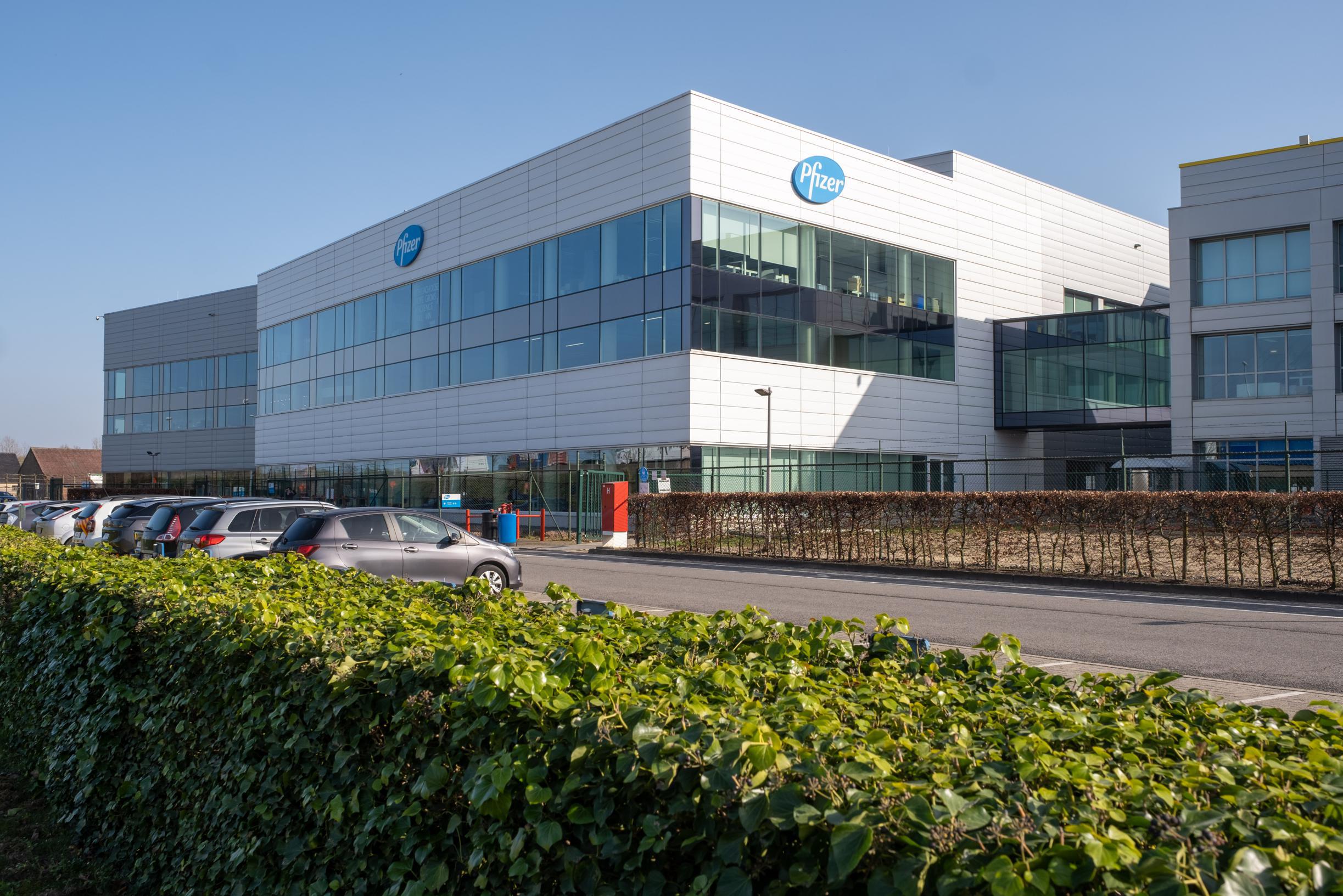 Pfizer Puurs wordt beloond voor cruciale rol in coronapandemie ...