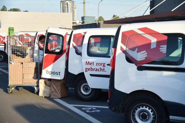 Bpost-auto rijdt gewoon over voetpad: “Hij bleef wel netjes achter ...