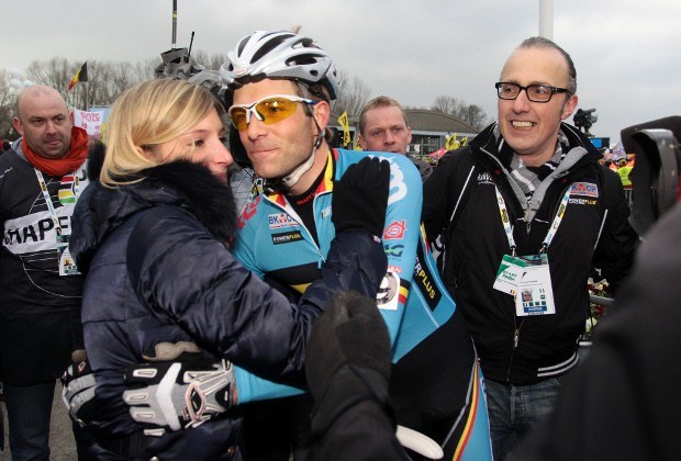 Niels Albert vraagt vriendin ten huwelijk op Albert-duin | Gazet van ...